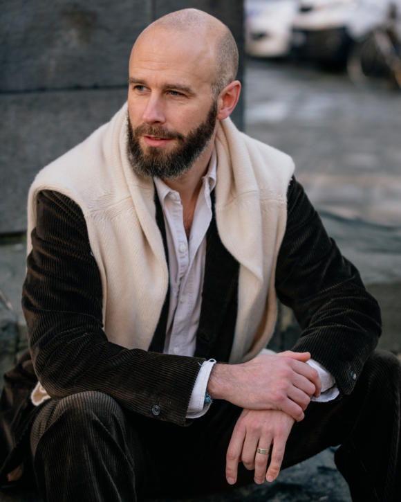 The practicality of a sweater over the shoulders – Permanent Style