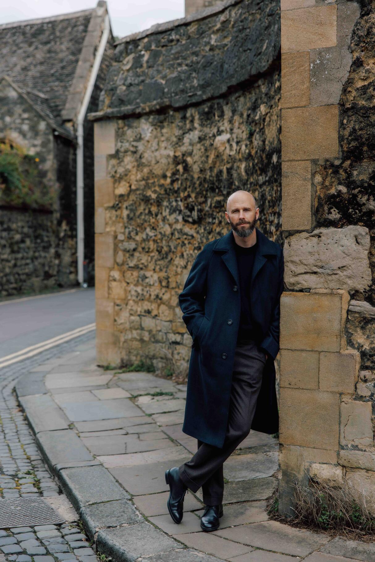 The dark navy Donegal – Permanent Style | VIBEANT