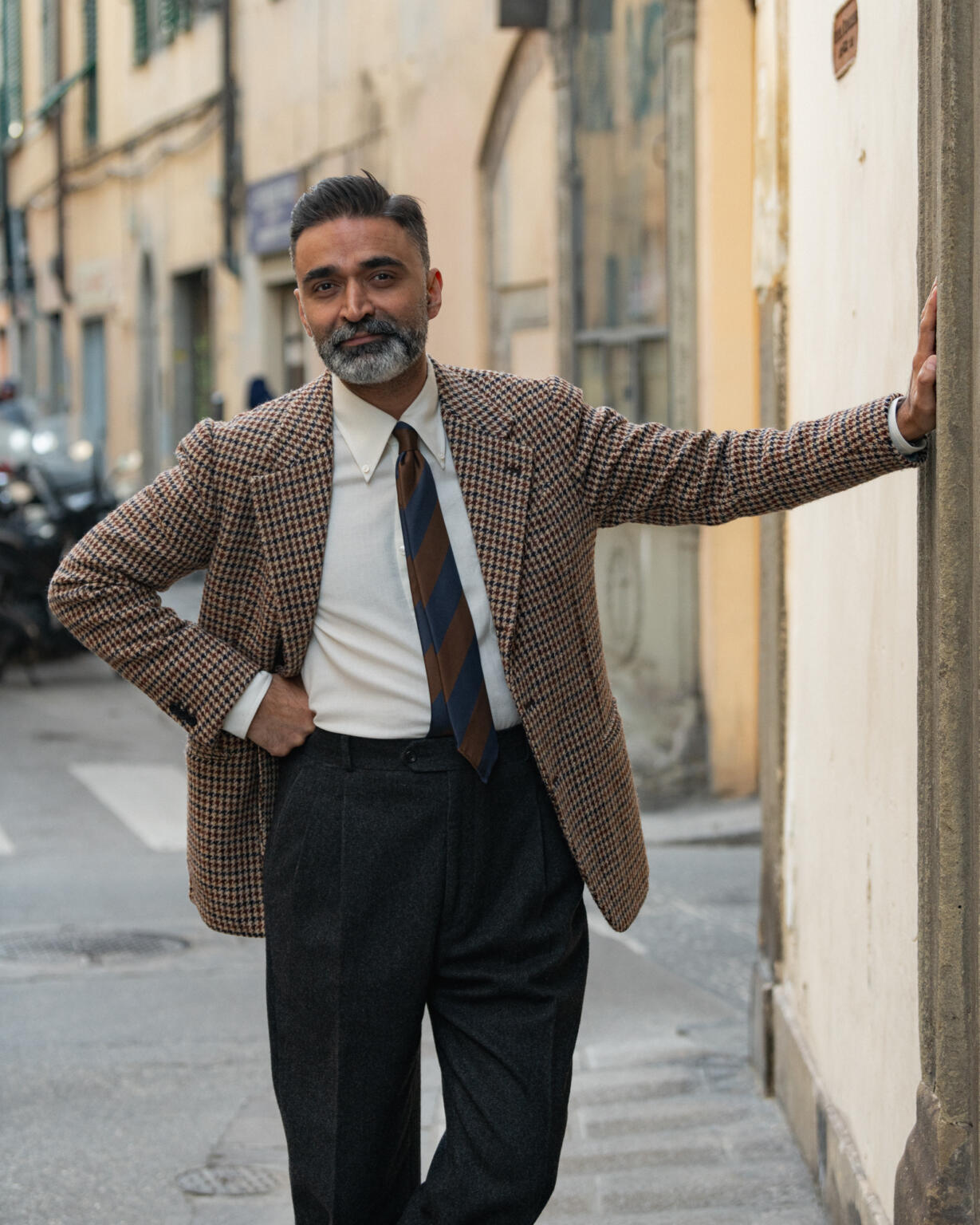 A contrasting view: Mixing dark trousers with light tops – Permanent Style